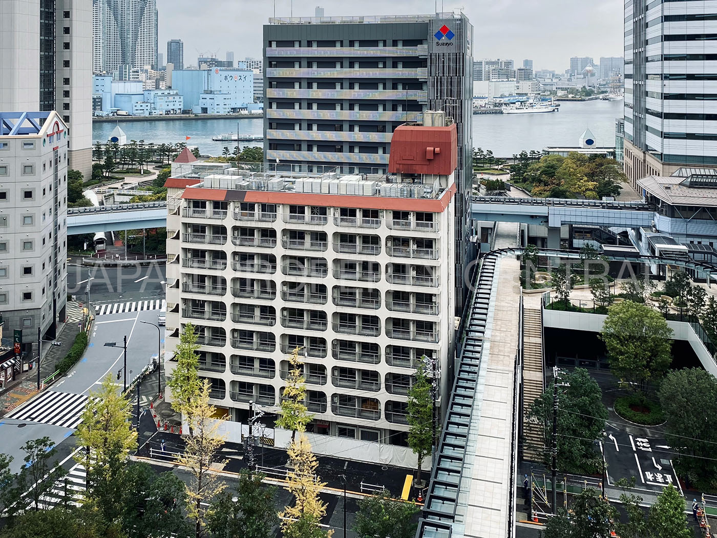 Demolition starts on 47-year old apartment building in Takeshiba ...